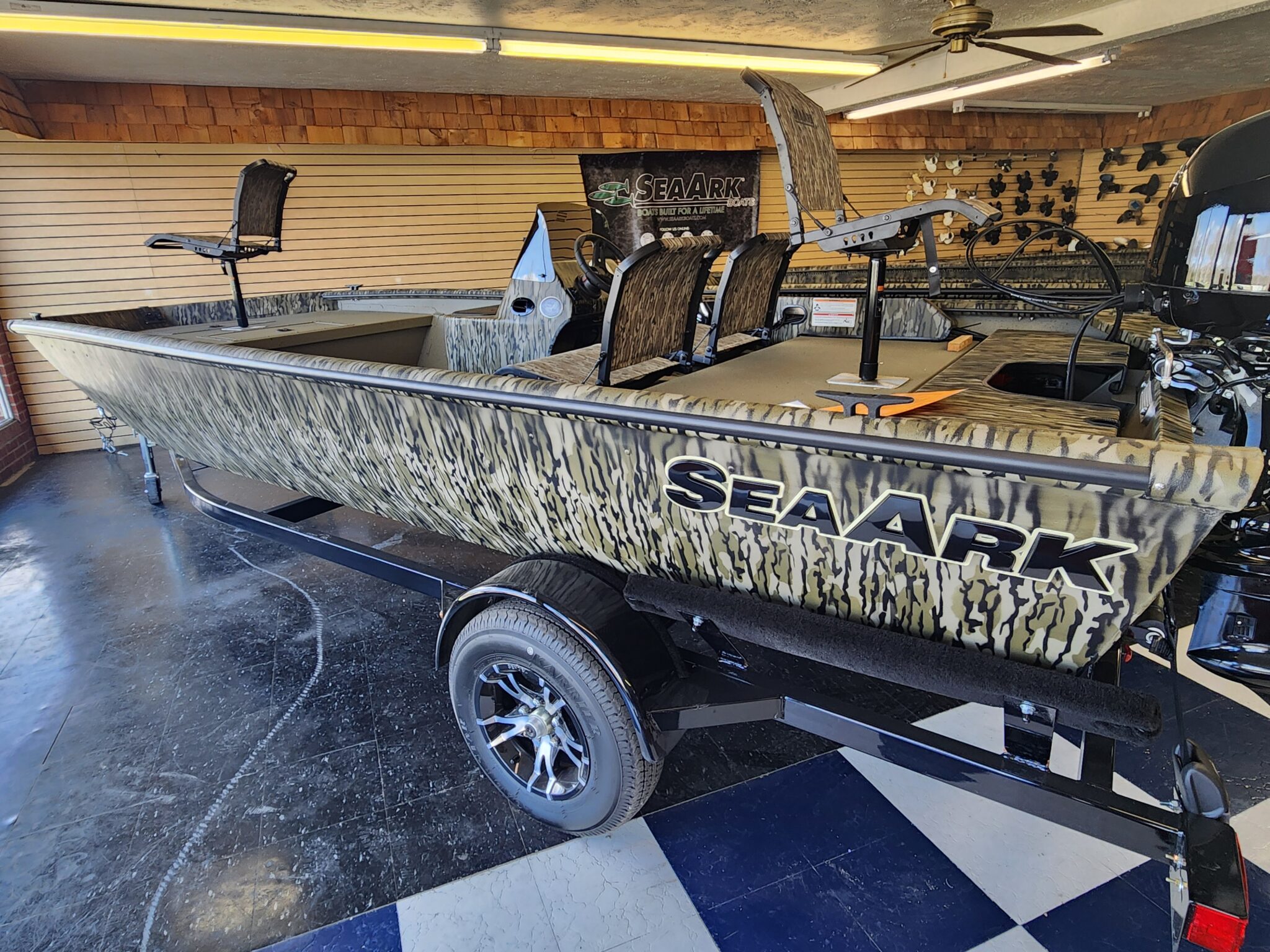 2024 SeaArk Shadow 18 w/ Suzuki DF90 - Harrisons Sport Shop